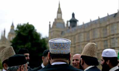 How does it feel like to live in Britain as a Muslim? - Islamiqate ...