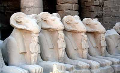 What were the origins of pre-Islamic Arab gods? - Islamiqate Seerah