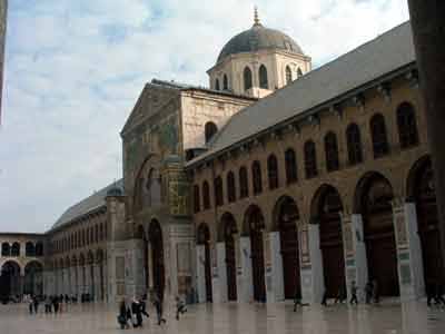 How much did it cost to build palaces during the Umayyad caliphate ...